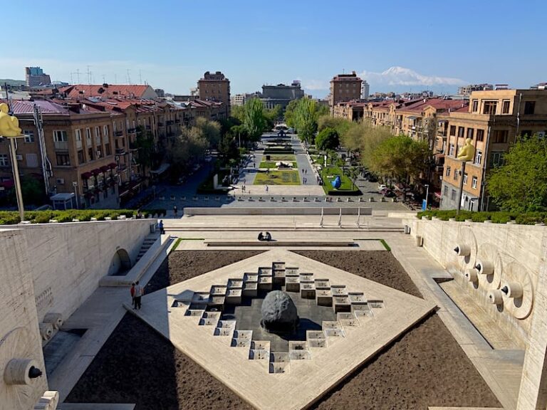 Cascade Yerevan: A Magnificent Stairway to Art and History!